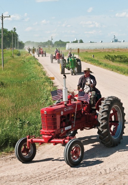 Antique tractor owners take time for ride | Local | columbustelegram.com