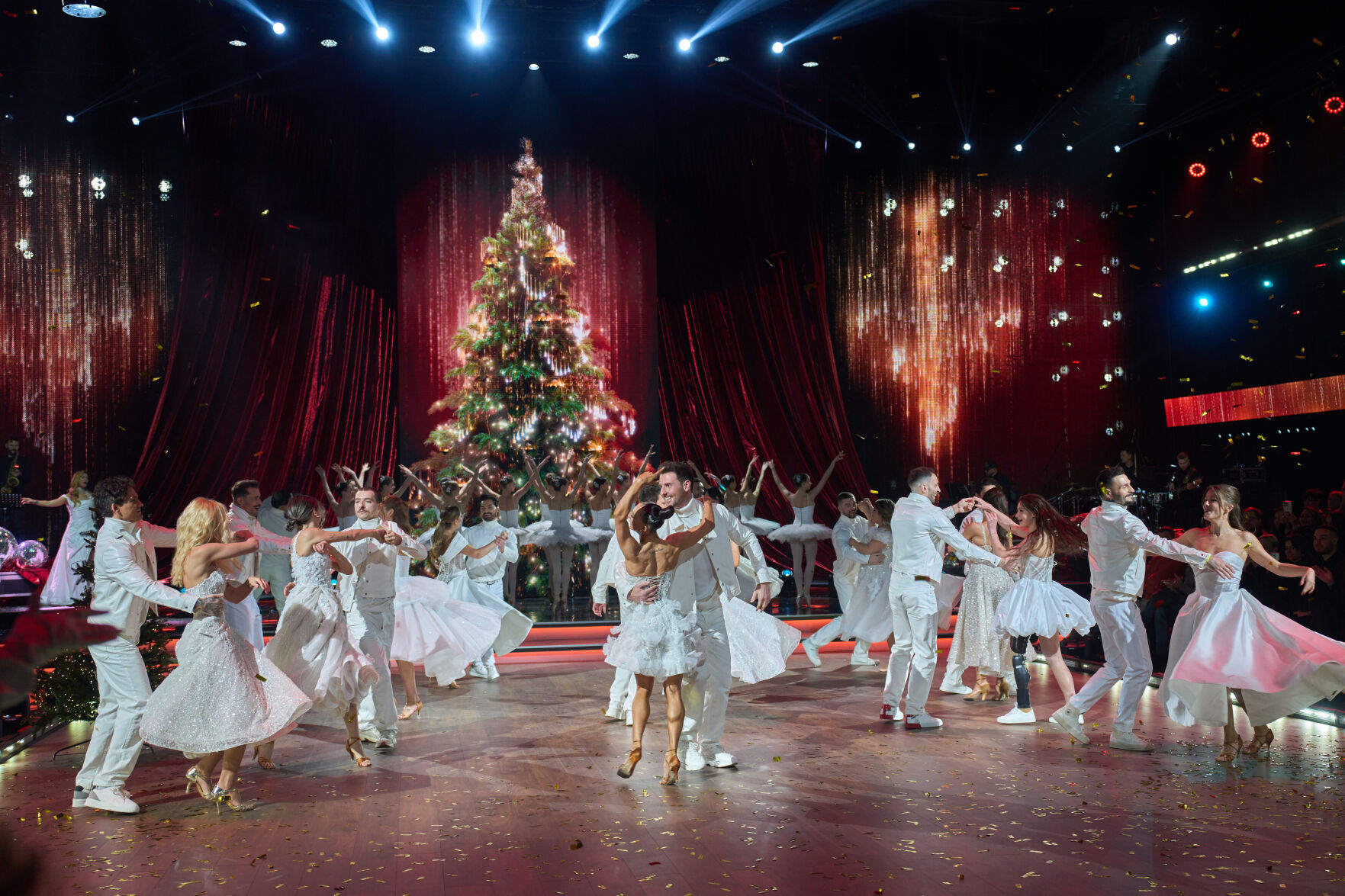 Ukraine revives 'Dancing with the Stars' with wartime heroes