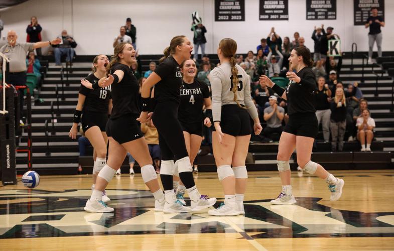 Central volleyball embraces underdog role at nationals