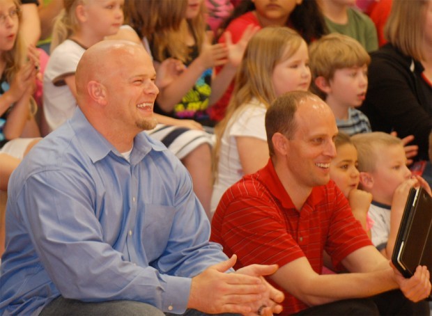 Former Husker, NFL star Tomich visits DC Elementary