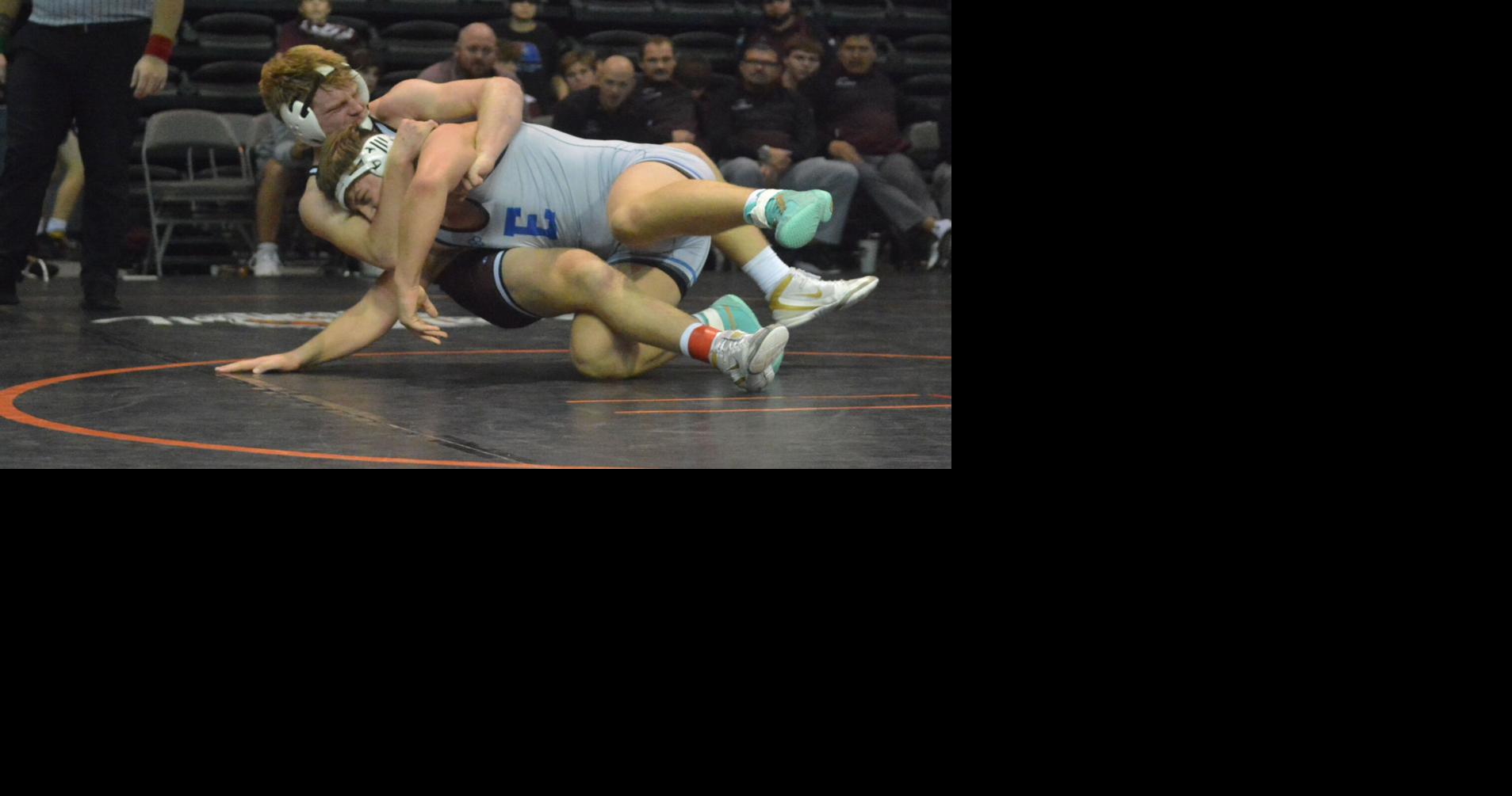 Blaser, Delano go undefeated as Discoverers place sixth at Flatwater Fracas