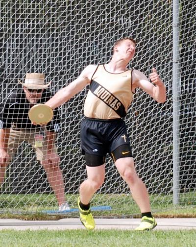 Kobza wins discus
