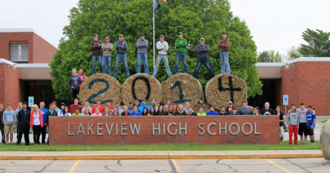 Lakeview seniors show rural roots with class prank