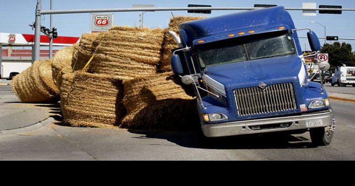Hay bale spill closes 23rd St. 90 minutes