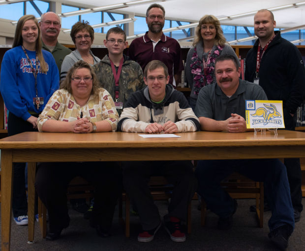 Gasper signs letter of intent to dive at SDSU