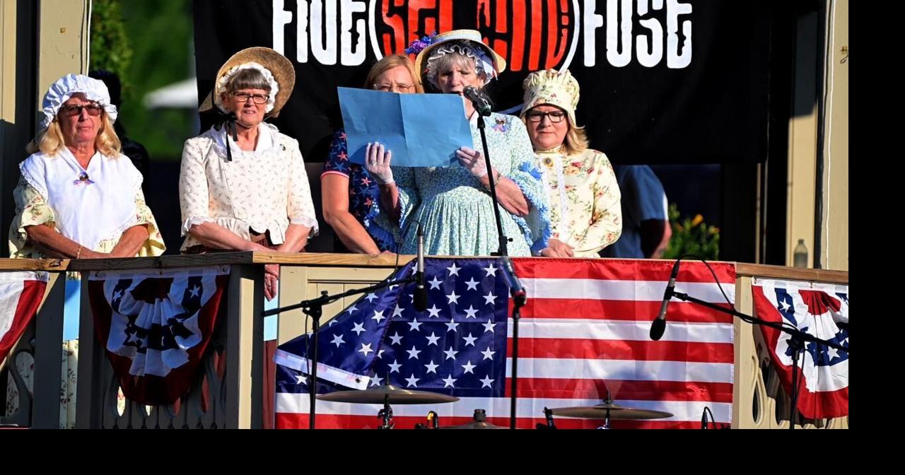 Daughters of the American Revolution read Declaration of Independence