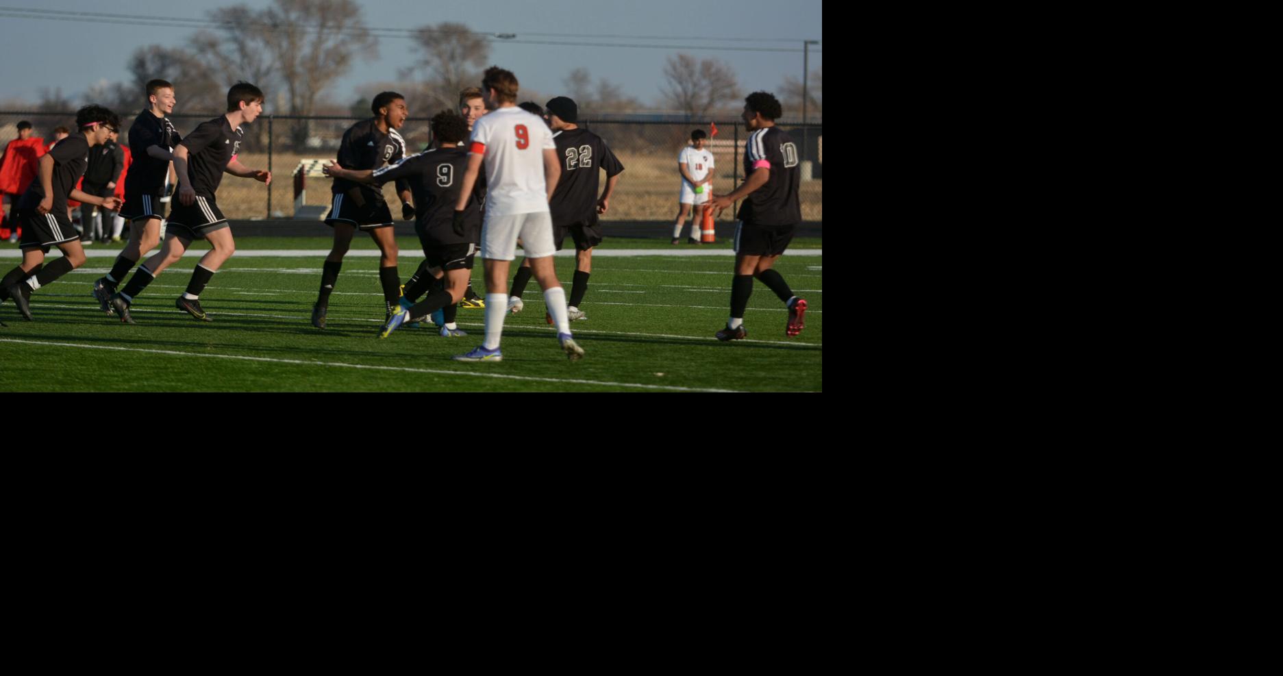 Rodriguez propels Discoverers to dramatic win, Vikings lose at GINW