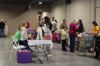 Mini Makers Market draws 13 vendors, many buyers