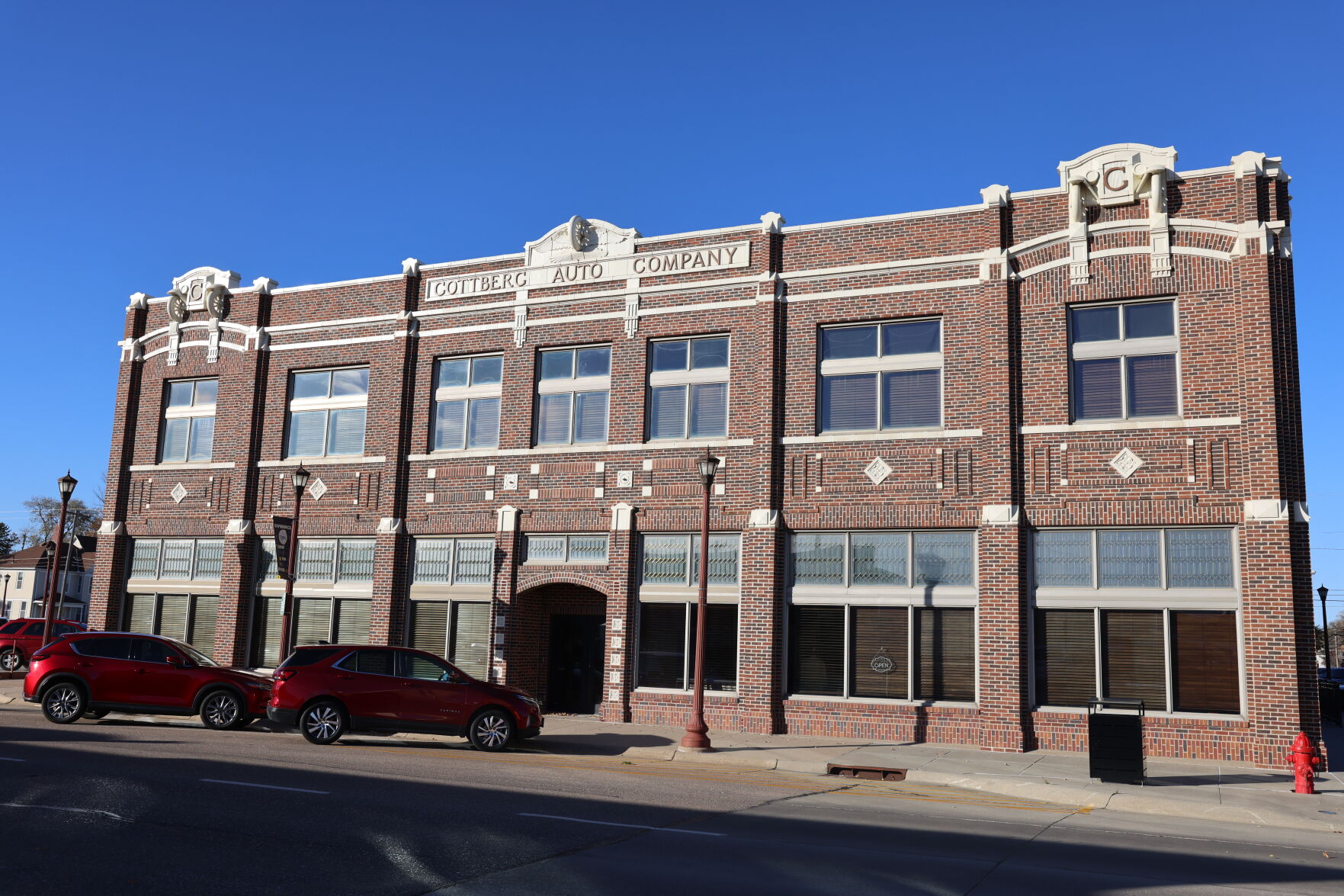 Dusters brings broad menu, history and relaxed vibe