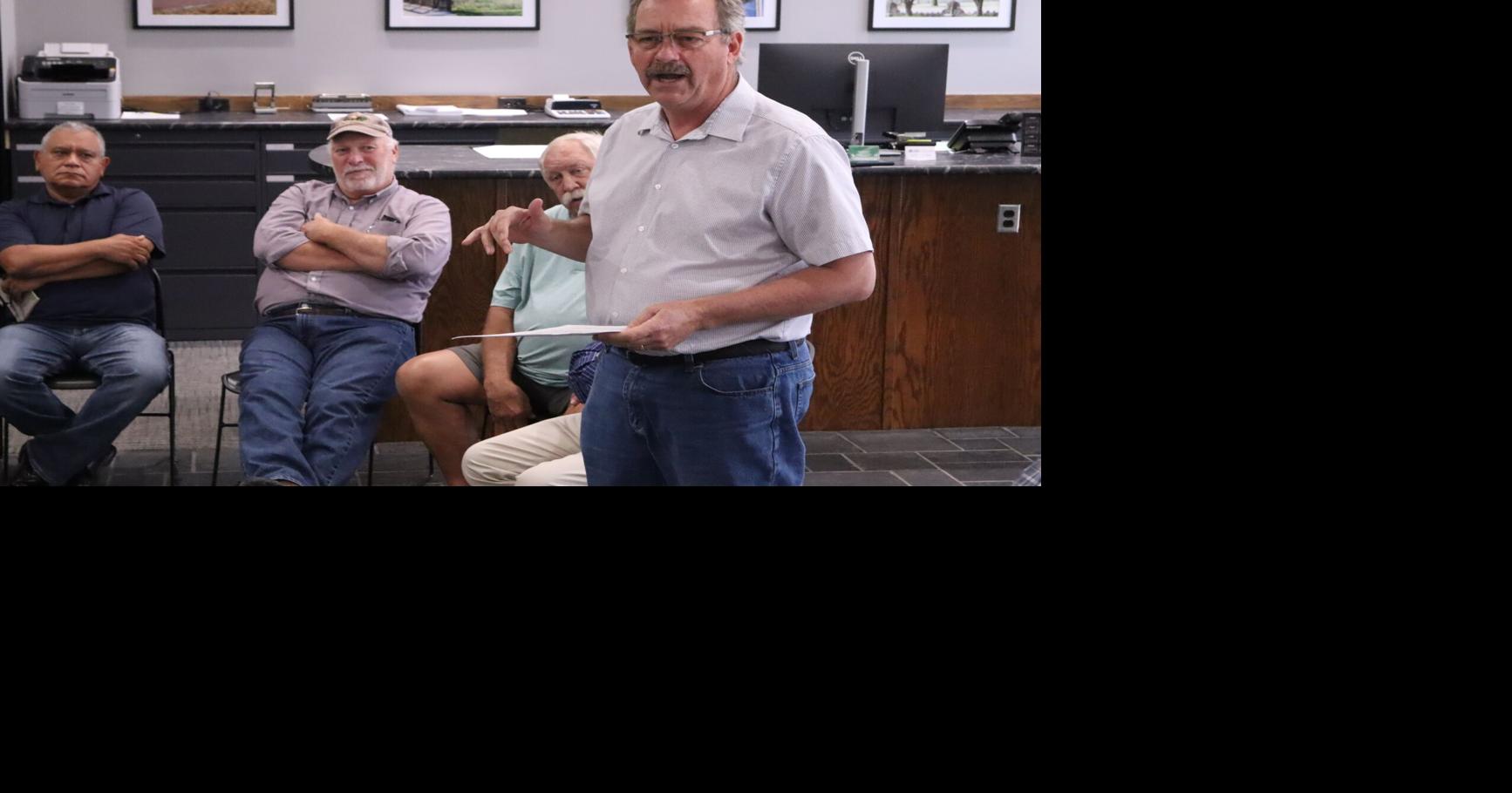 Bostelman visits Schuyler, talks growth, unicameral