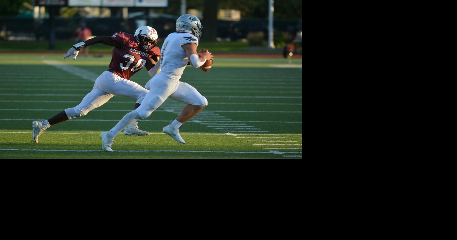 Silver Hawks fly past Discoverers