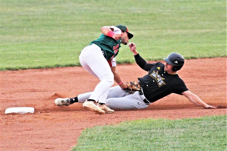 Dans rally to beat Hoots | Sports | commercial-news.com