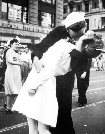 Sailor in iconic V-J Day Times Square kiss photo dies at 95 | National ...