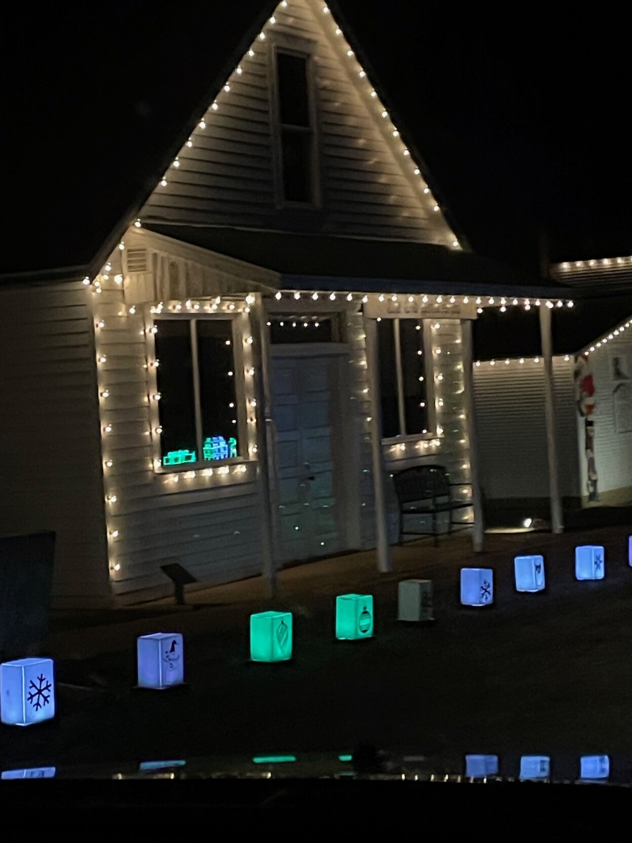 BHHA lights | | commercial-news.com