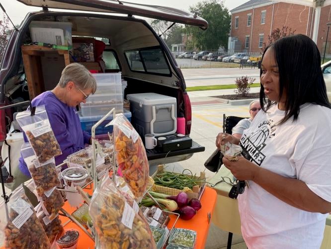 Farmers' market back downtown Thursdays | Local News | commercial-news.com