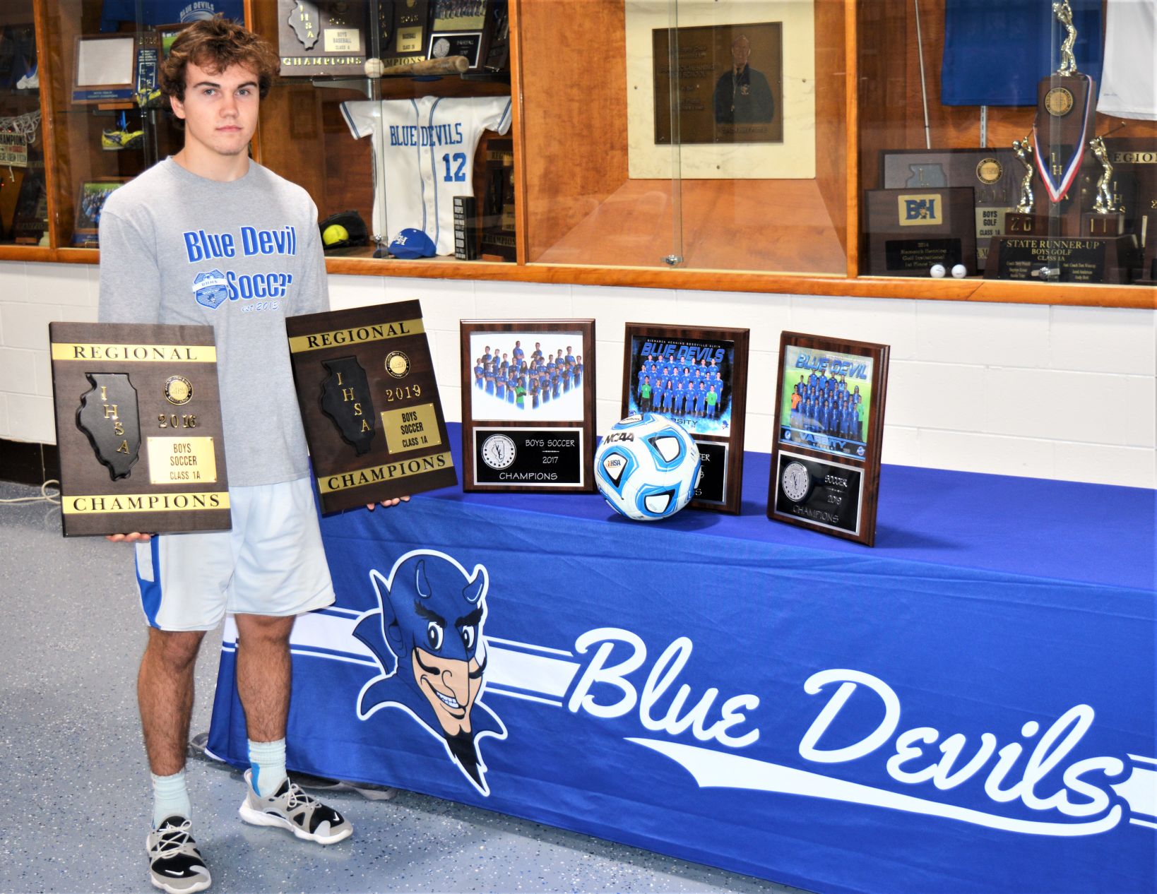 Reifsteck repeats as Player of the Year | Sports | commercial-news.com