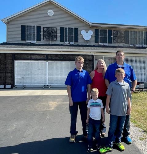 Halloween treat: Family adds computer-controlled light display | Local ...