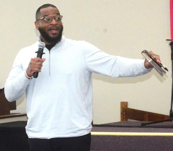 Chiefs chaplain Casey visits Danville area | News | commercial-news.com