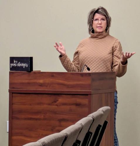 Danville residents pressure D118 Board for answers surrounding Geddis ...