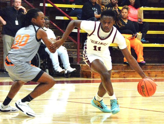 PREP BOYS BASKETBALL: Danville falls to Urbana as last-second 3 was off ...