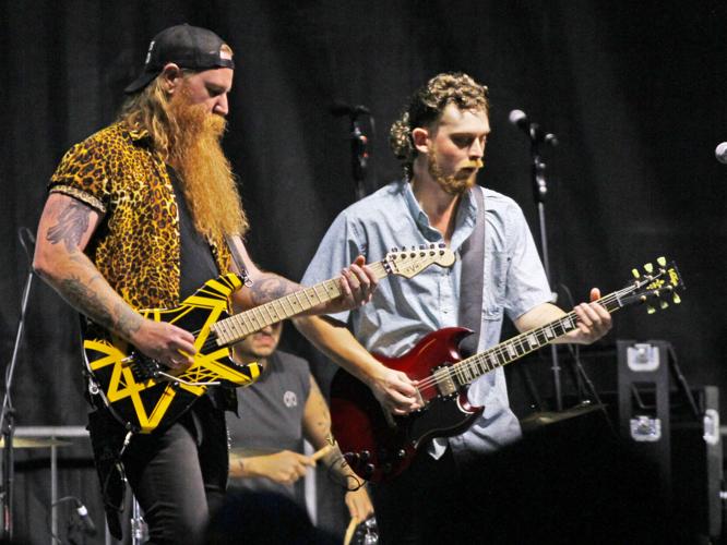 Country music star draws crowd at fair | | commercial-news.com