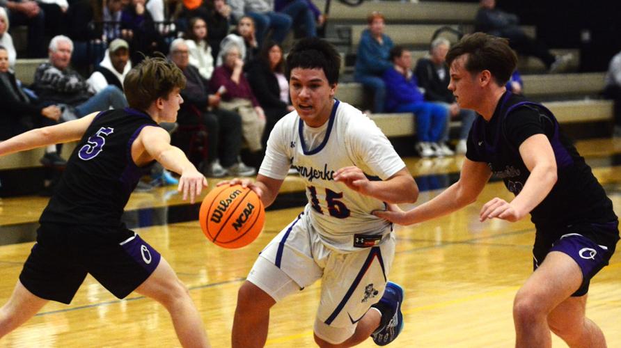 PREP BOYS BASKETBALL: County tourney starts with two close matchups ...