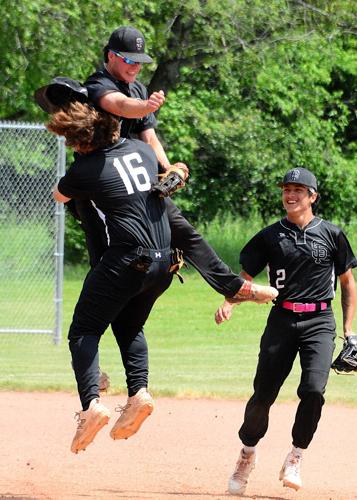 PREP BASEBALL: Salt Fork seniors finally get their regional title ...