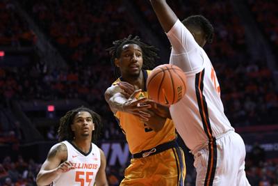 COLLEGE BASKETBALL: Illinois enters (Dain) Dainja zone against Kansas ...