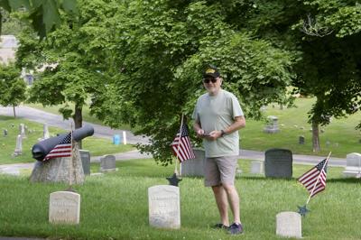 Hudson veteran David Simpson cleans gravestones of fallen soldiers ...