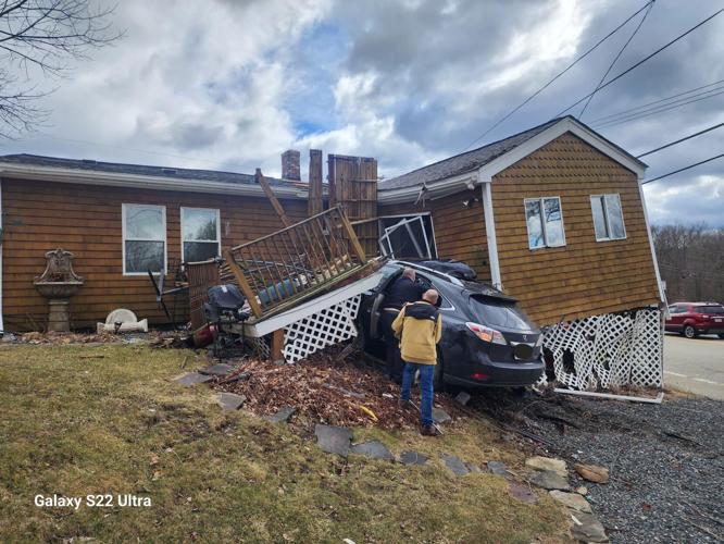 Car crashes into Grafton house | Grafton | communityadvocate.com