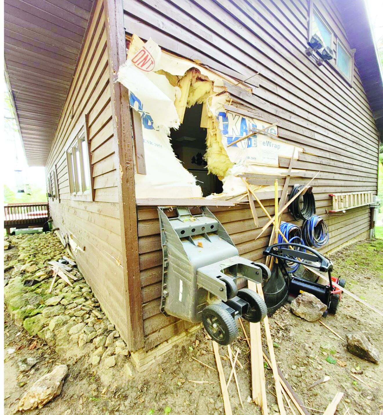 Landslide kills man inside his home | Oelwein Daily Register ...