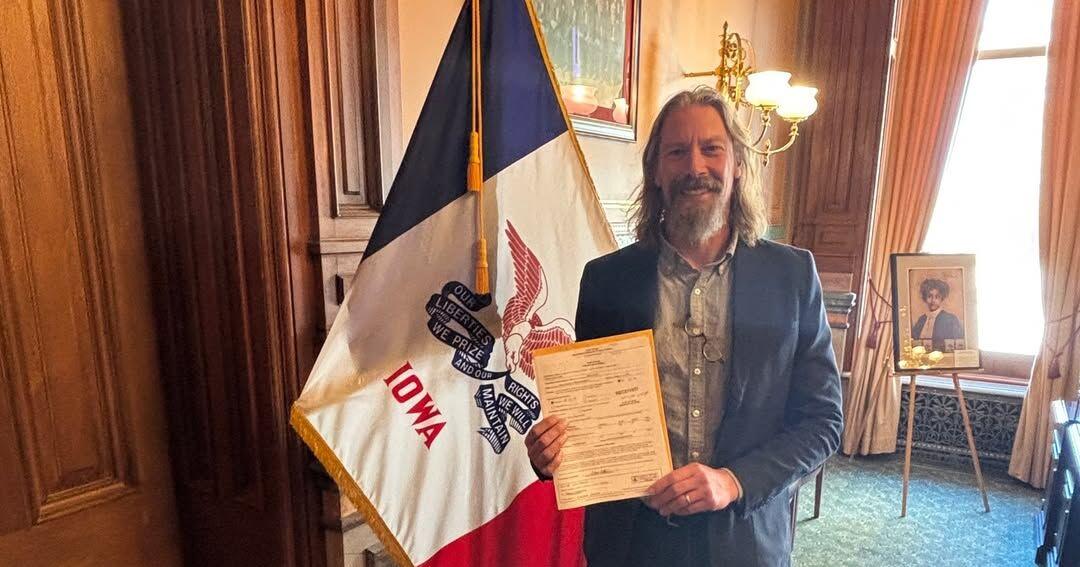 Shawn Ellerbroek officially files nomination papers for Iowa House ...