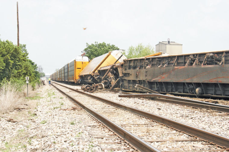 Six cars of Union Pacific freight train derail in Corsicana | Local ...