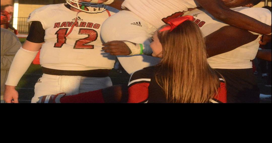 Navarro Football: Bulldogs pull off amazing comeback to beat TVCC 26-24 ...