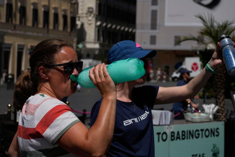 Exceptionally early heat wave shatters records and brings deaths in ...
