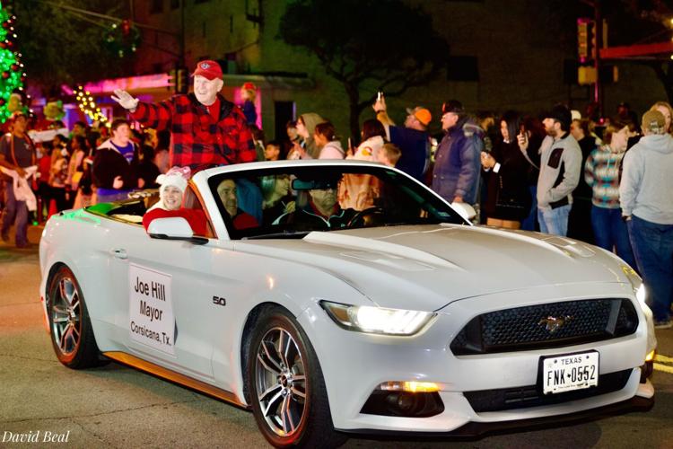 Festival of Lights parade brings big crowds, holiday cheer | News ...