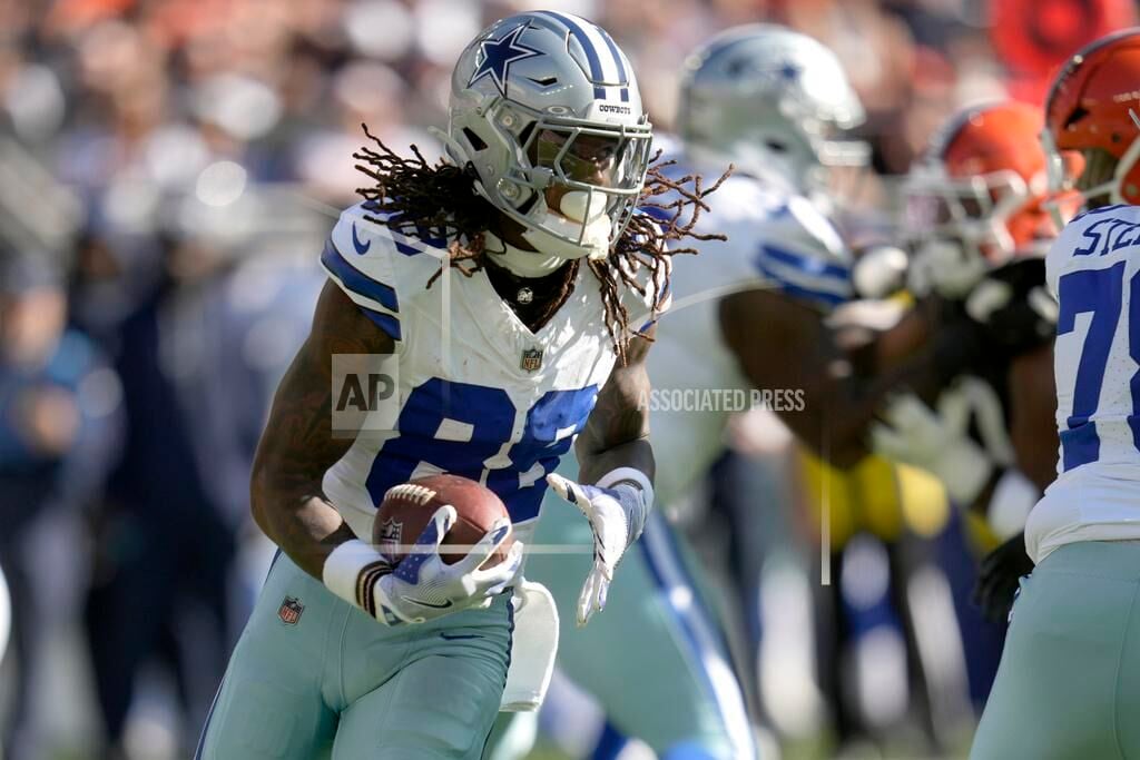 NFL: Cowboy CeeDee Lamb gets hit (and gets penalty) while standing on ...
