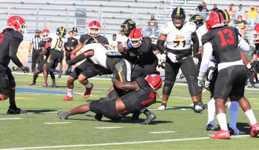 Navarro Football: Bulldogs nail down No. 3 seed in playoffs with win ...
