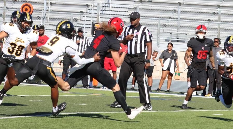 Navarro Football: Bulldogs nail down No. 3 seed in playoffs with win ...