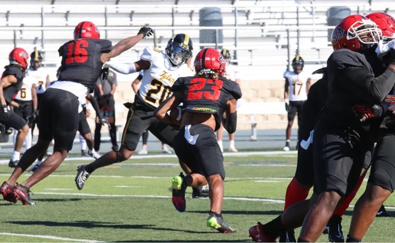 Navarro Football: Bulldogs nail down No. 3 seed in playoffs with win ...