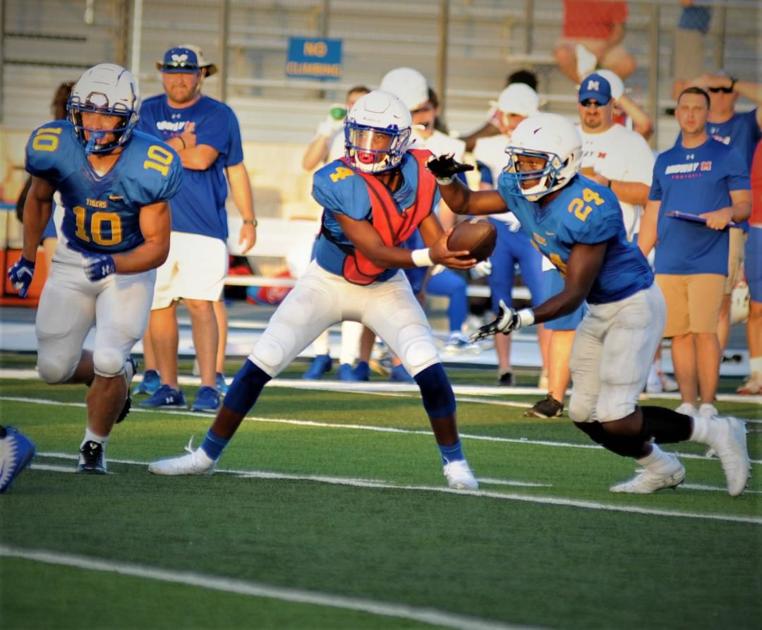 GC Football: Corsicana Tigers step up in scrimmage against Midway ...