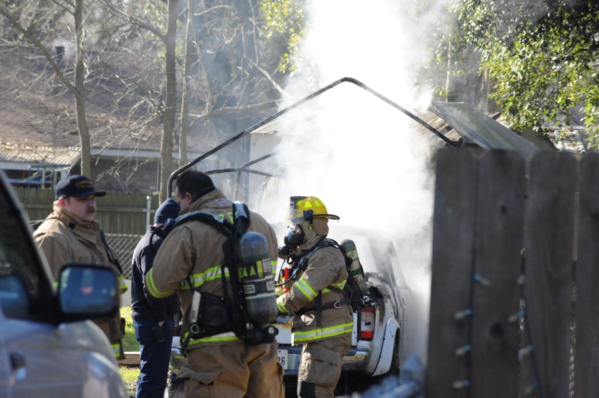 Corsicana Fire Rescue contains vehicle fire | News | corsicanadailysun.com