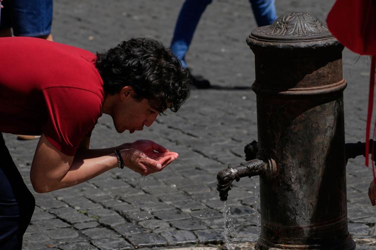 Exceptionally early heat wave shatters records and brings deaths in ...