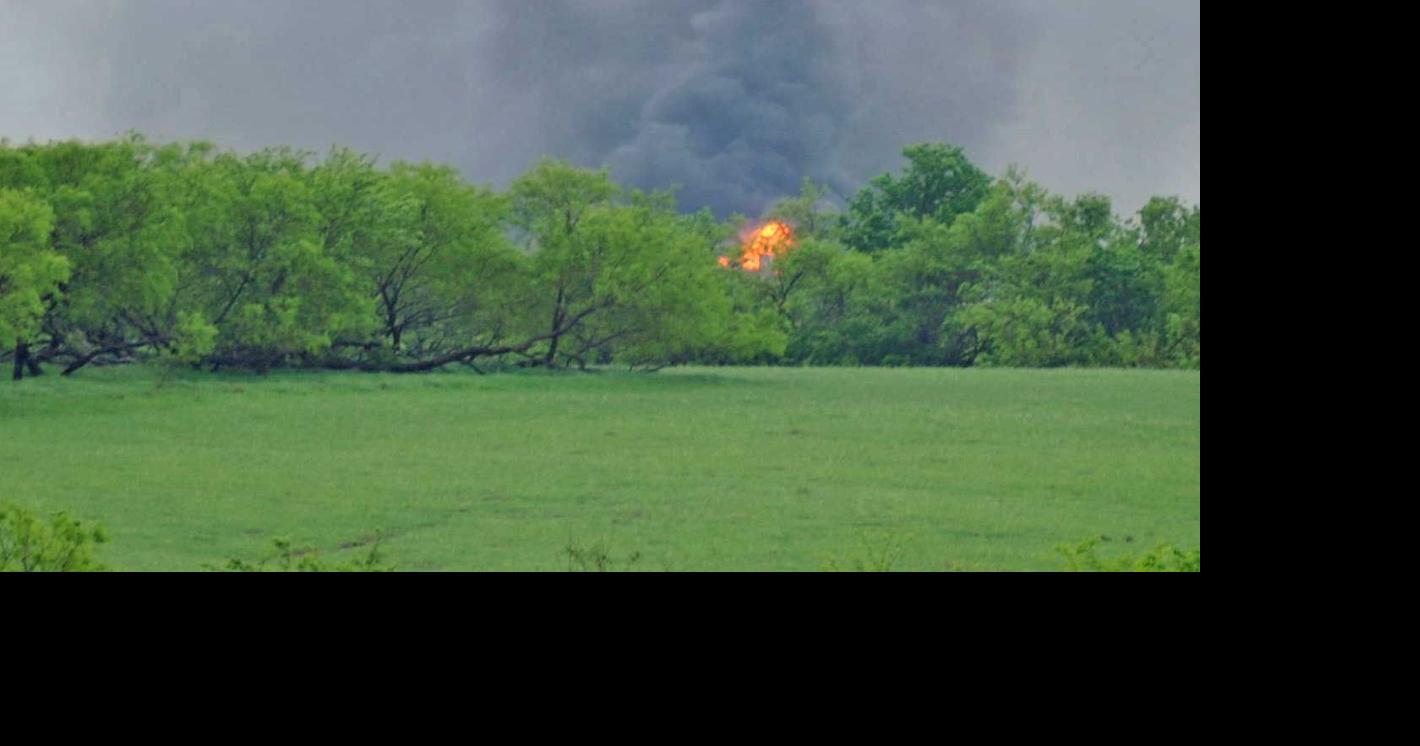 Fire crews extinguish oil tank flames | News | corsicanadailysun.com