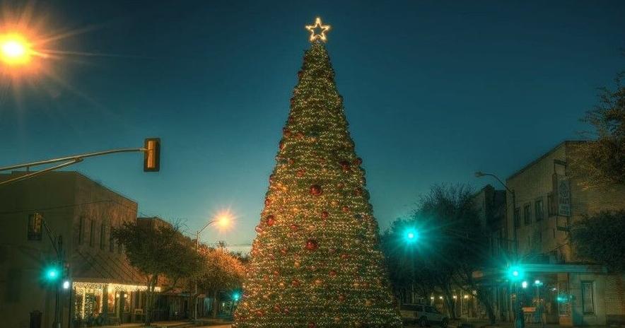 Downtown tree lighting kicks off 175th Celebration | News ...