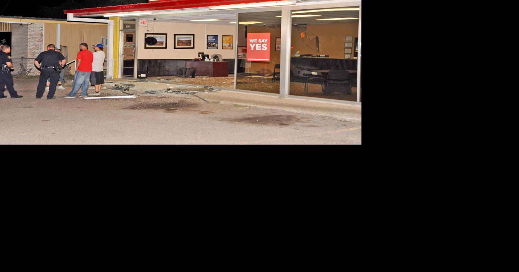 Burglars steal Dickey’s van, ram building | News | corsicanadailysun.com