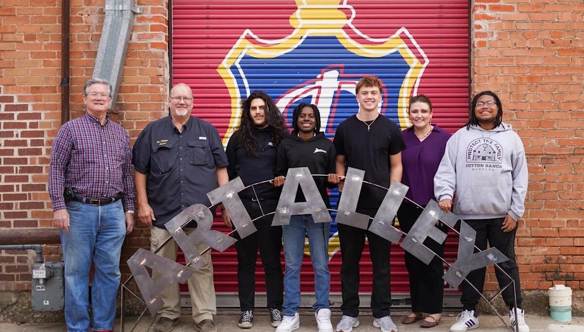 CHS FFA students create Art Alley signs | News | corsicanadailysun.com