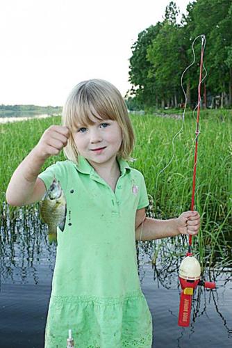 Mora girl reels in Mud Lake sunfish | | countrymessenger.com