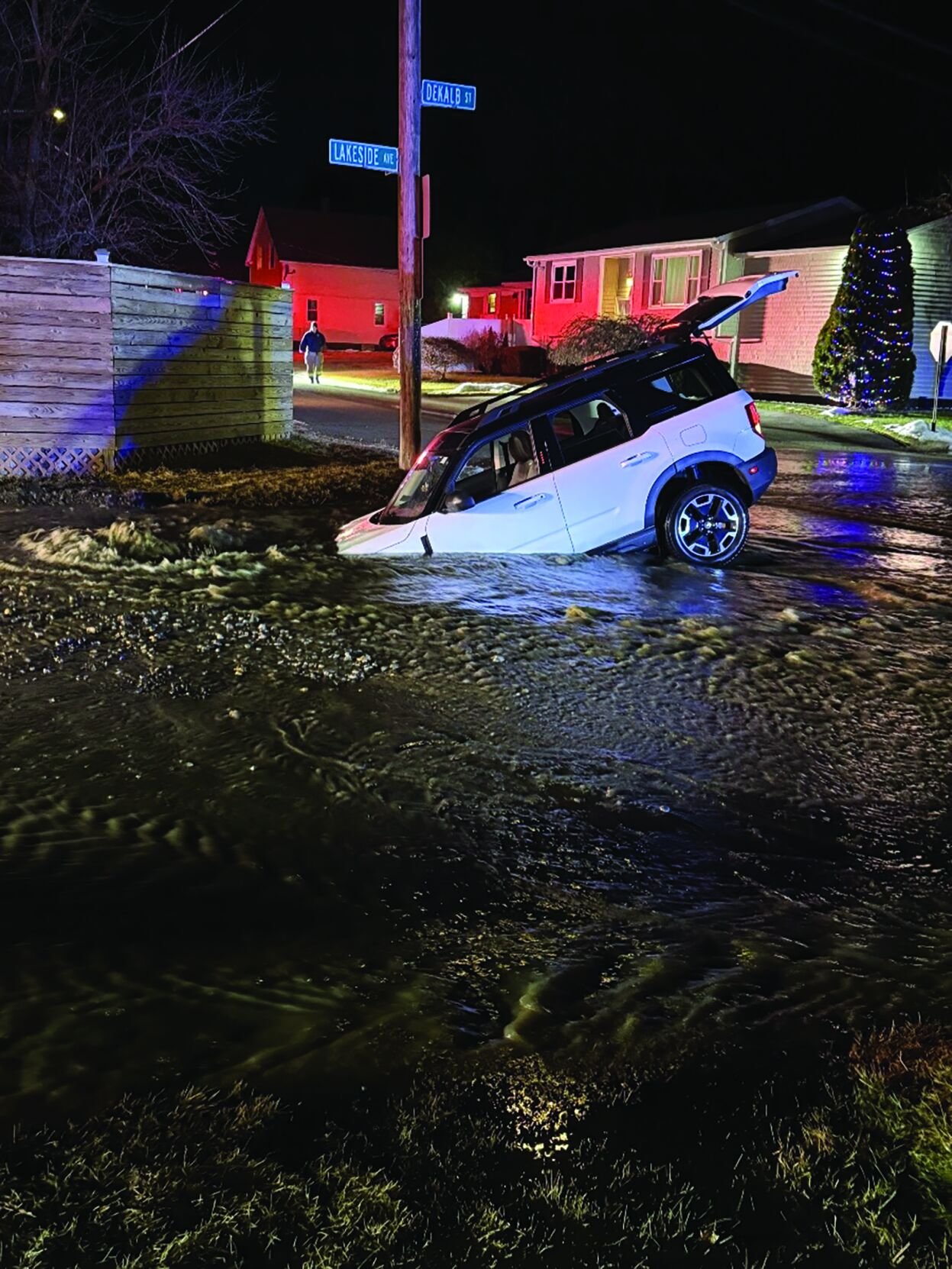 Police rescue woman from car in sinkhole | News | cranstononline.com