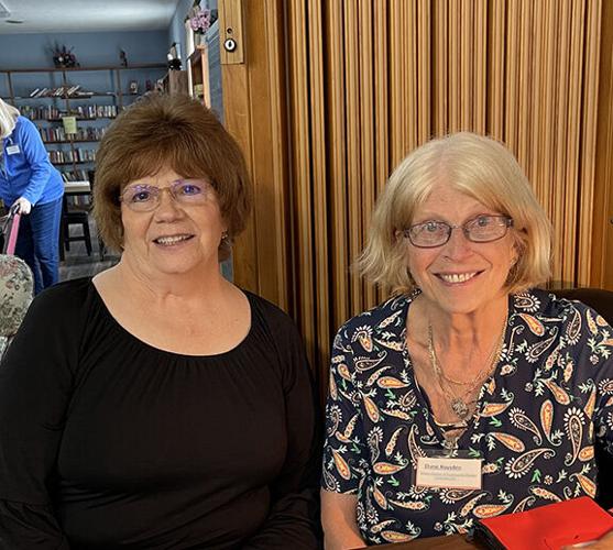 127 SENIORS: Roysden, Bowman greet visitors with a smile | Lifestyles ...